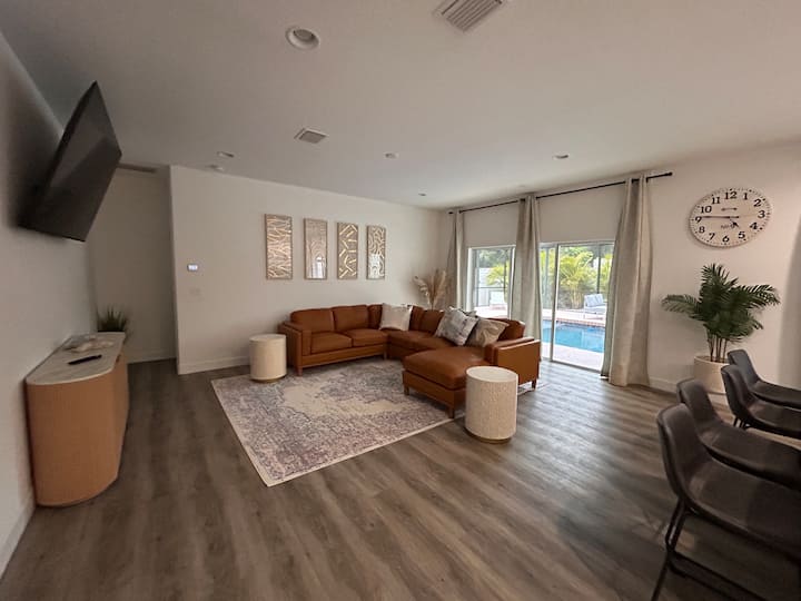 2500sqft 4bed + Heated Pool, 10 Mins To Beach/town - Sarasota, FL