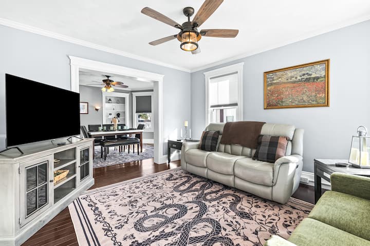 Salem Moody 5br | Yard+grill | Walk To Downtown - Salem, MA