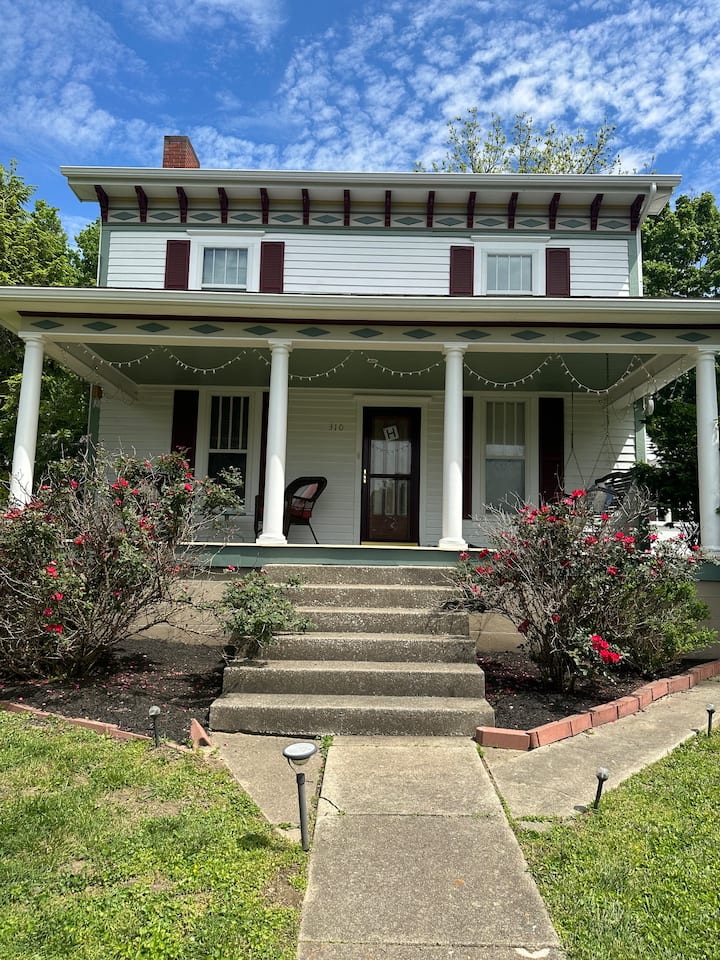 Historic House On Main - Paoli Peaks, IN