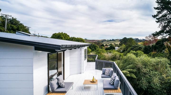 Onetangi Island Escape - Waiheke Island