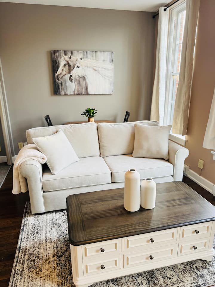 Upscale Top-floor 1br Living In The Short North - Columbus, OH