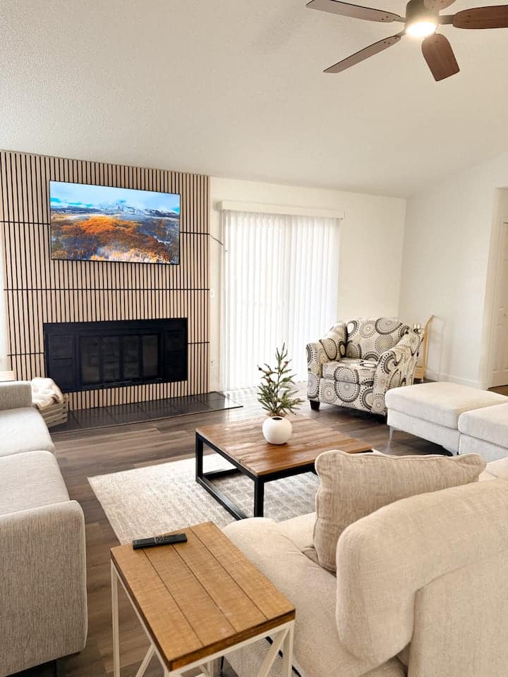 Modern Home/ Near Dia & Anschutz Medical Campus - Aurora