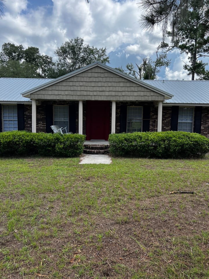 Papa’s House: Country Getaway With Pond View - Madison Blue Spring State Park, Lee