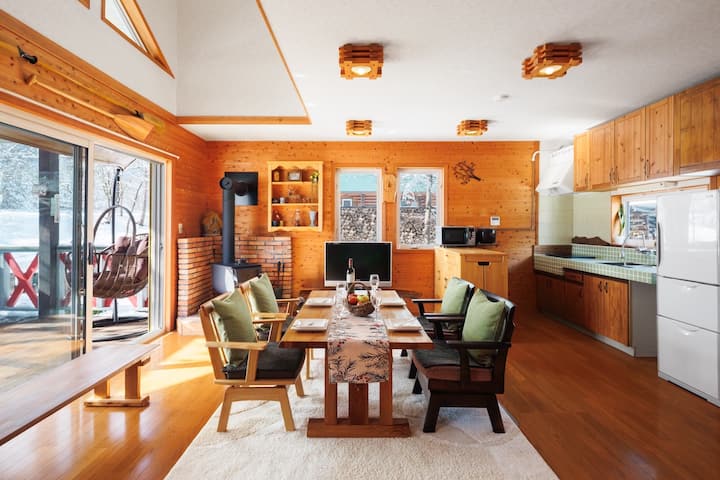 １棟まるまる貸切！白馬で暮らす様に泊まるプライベート空間スキー場行きシャトルバス乗り場まで徒歩3分！ - Hakuba