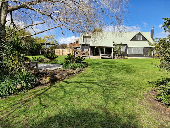 Garden Oasis - 4 Bedrooms - Northland