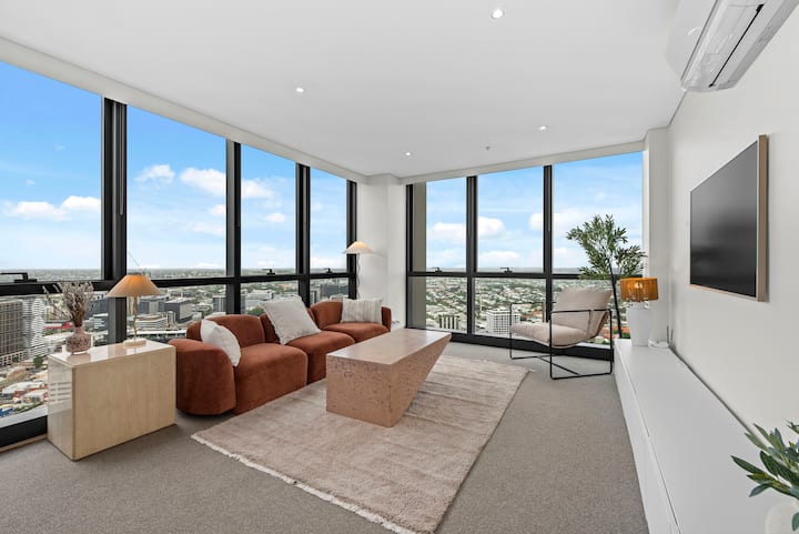 Bright Sky Home W/ Endless Views, Pool & Parking - Spring Hill