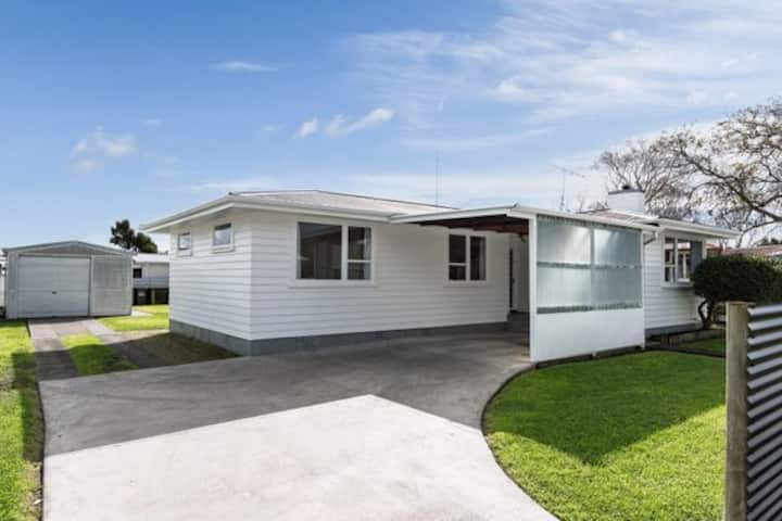 Whare In Kaiti Sleeps 9 - Gisborne