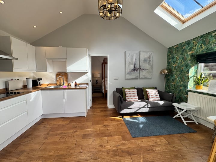 Modern And Stylish Cottage With Courtyard Garden - ウィルトシャー