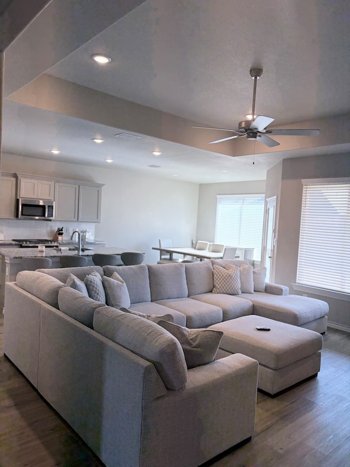 Stylish Getaway • Quiet • Comfortable • Convenient - Lubbock, TX