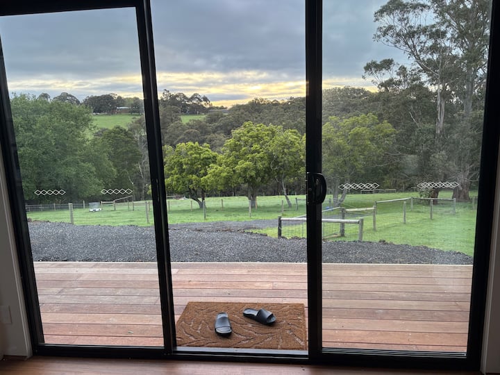 Country Washed Sunrise Views & Stargazing Skylight - Melbourne