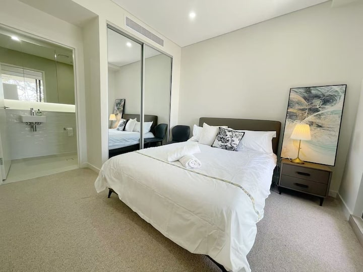 Bright 2 Br Retreat In Caringbah - Bundeena