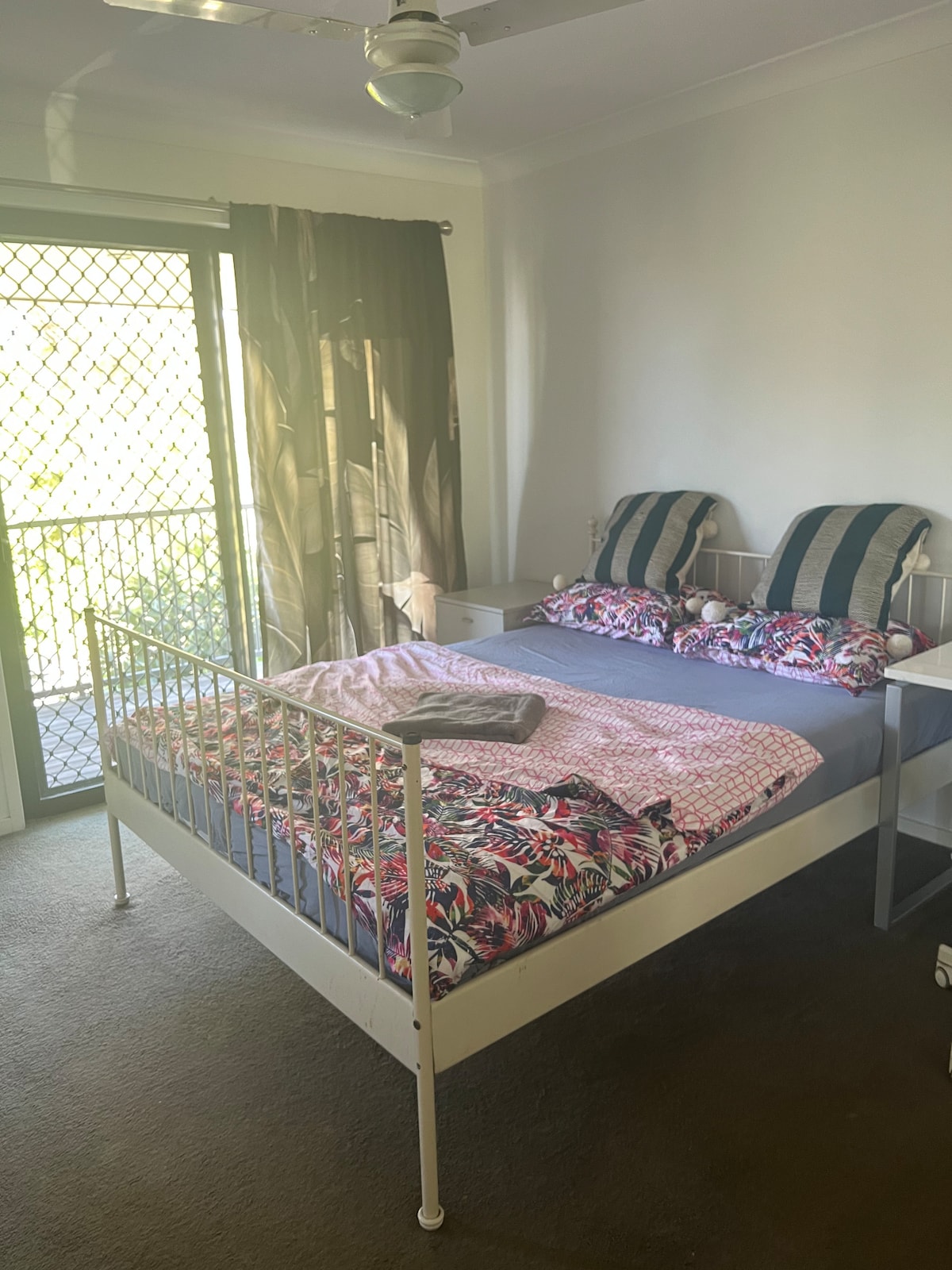 Habitación principal en el tranquilo baño propio de Durack - Casas en ...