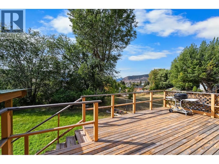 View Of The Valley • Bright 4br Home, Full Kitchen - Merritt