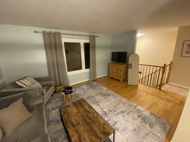 View Of The Valley • Bright 3br Home, Full Kitchen - Merritt