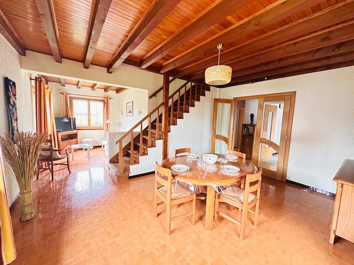 Maison Familiale à Thoiry – 4 Chambres & Jardin - Lélex