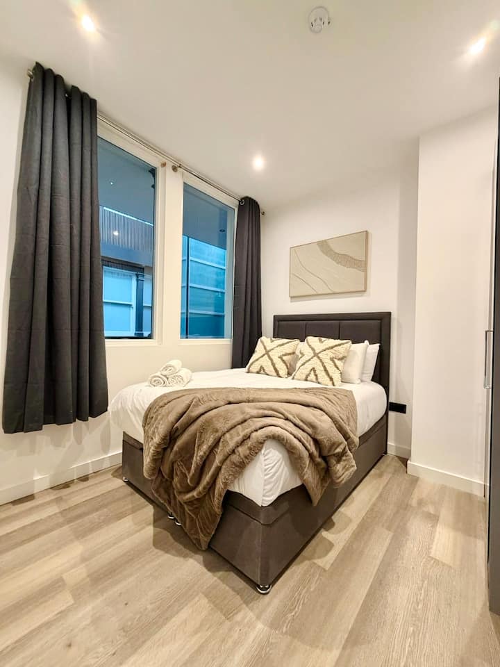 Bright 2-bed Apartment In Bury Town Centre - Bury