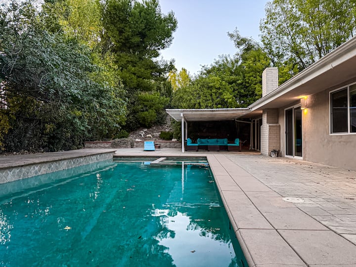 5br Villa With Stunning Poolside Serenity-cal-w-hh - Calabasas, CA