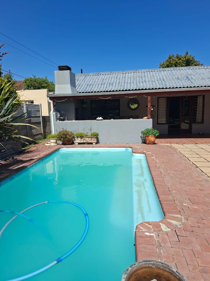 Crystal Waters - Onrus Hermanus, Pets Welcome. - Kleinmond