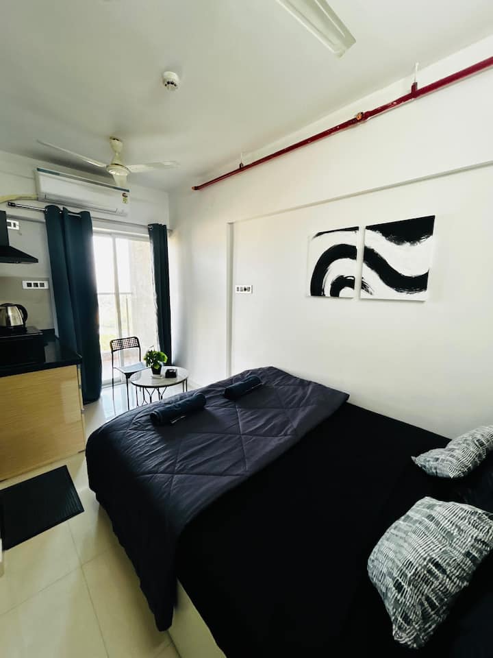 Riveredge Studio | Near Airport | Couple Friendly - Pune