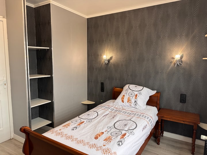 Chambre éConomique Dans Une Maison Partagée. - Limoges