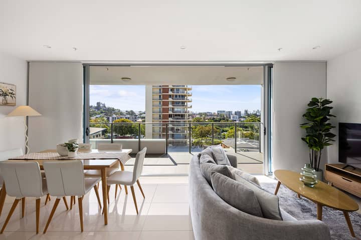 Coastal Oasis • Lush Coastal Hideaway - Coolangatta