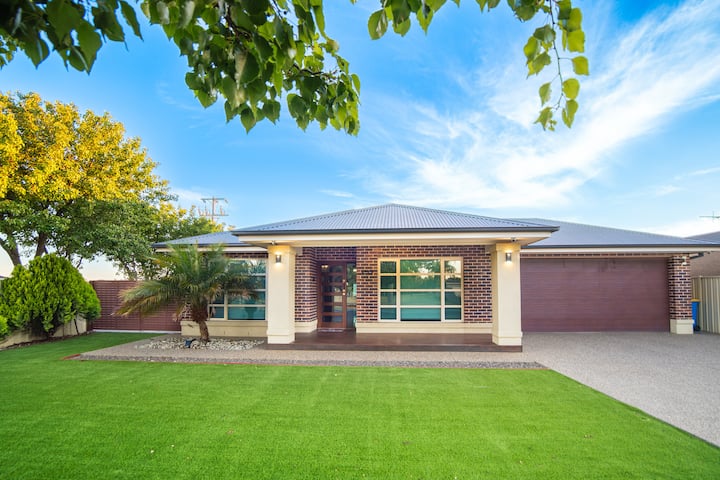 Popular Grand Villa Shepparton - Shepparton