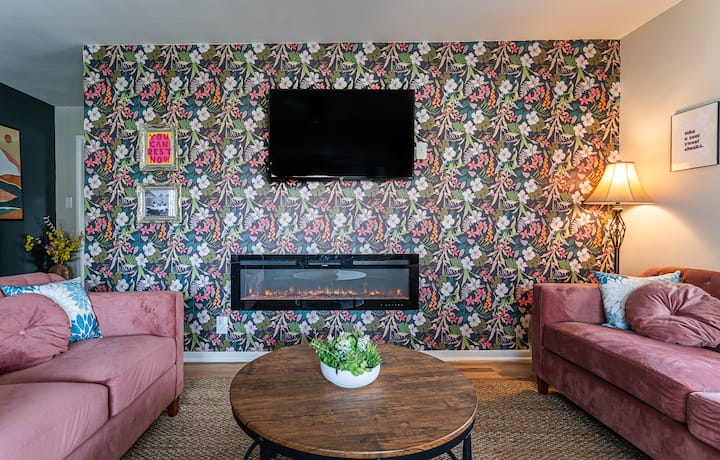 Indy 5br Retreat: 2 Kitchens, 4 Kings, Sleeps 12 - Indianapolis, IN