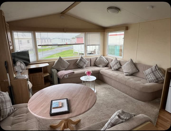 Cozy Caravan • Close To Fantasy Island • K35 - Anderby Creek