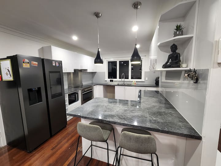 Fully Furnished 3-bed Home With Aircon - Ipswich