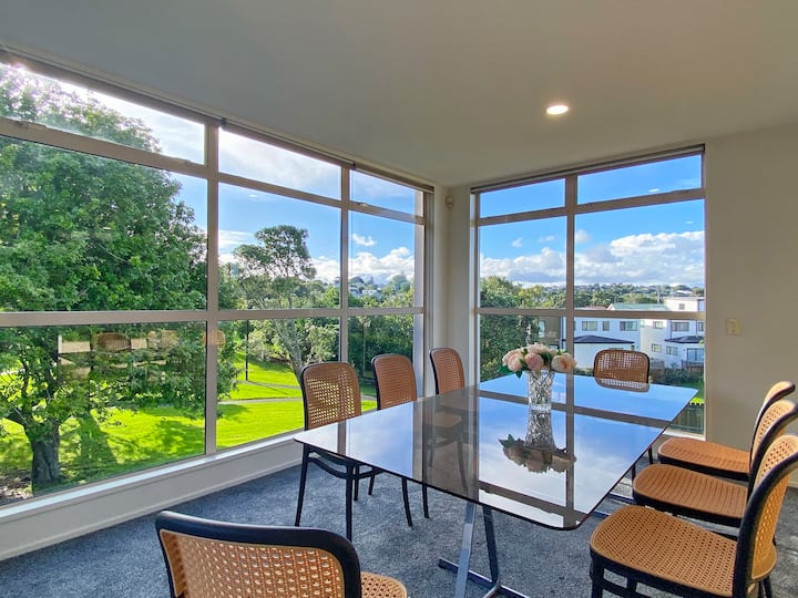 Designer 6br Home Backyard Direct Park Access - Auckland