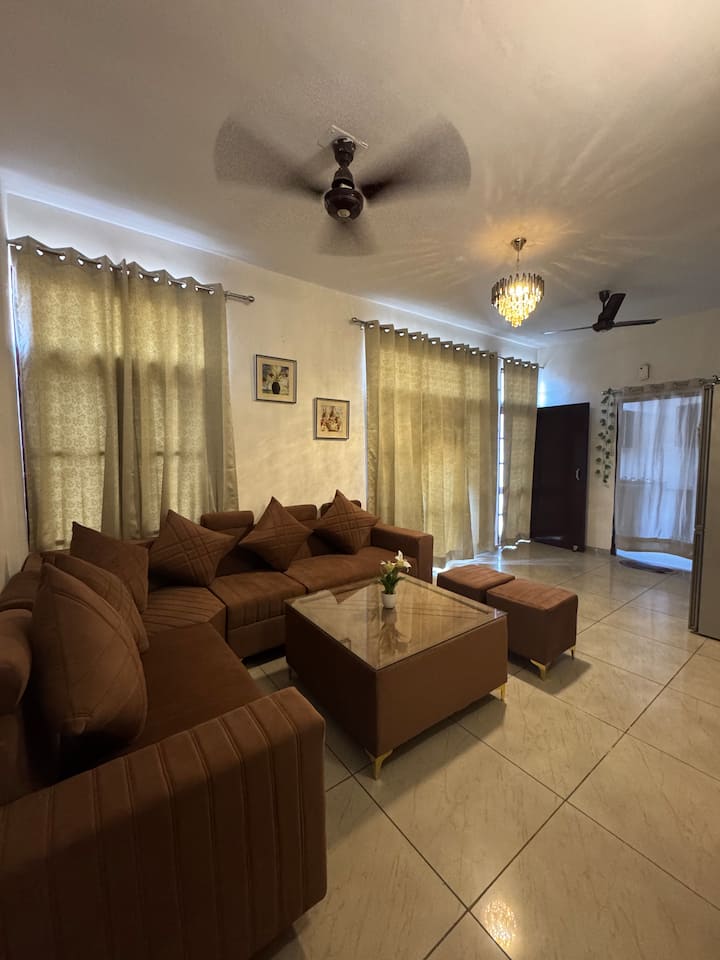 Clean & Comfortable Room In Chandigarh - Chandigarh