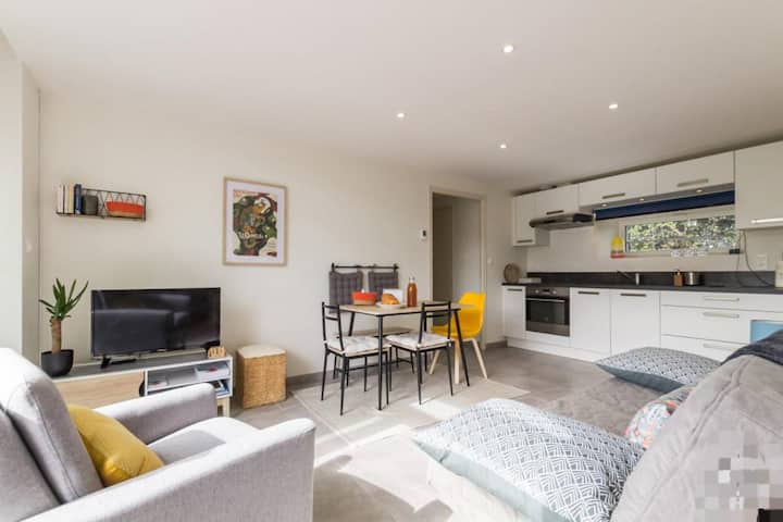 Voilà Une Chaleureuse Adresse Face à Coutances! - Coutances