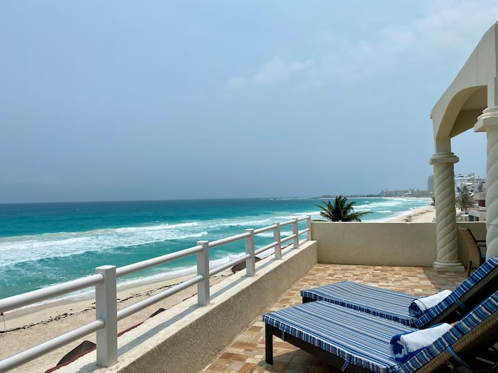 Eight Bedroom Beachfront Villa - Cancún