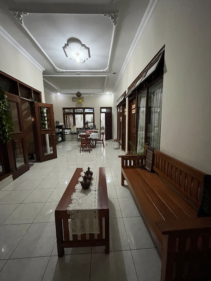 Full Home Central City Comfortable Car Park - Yogyakarta