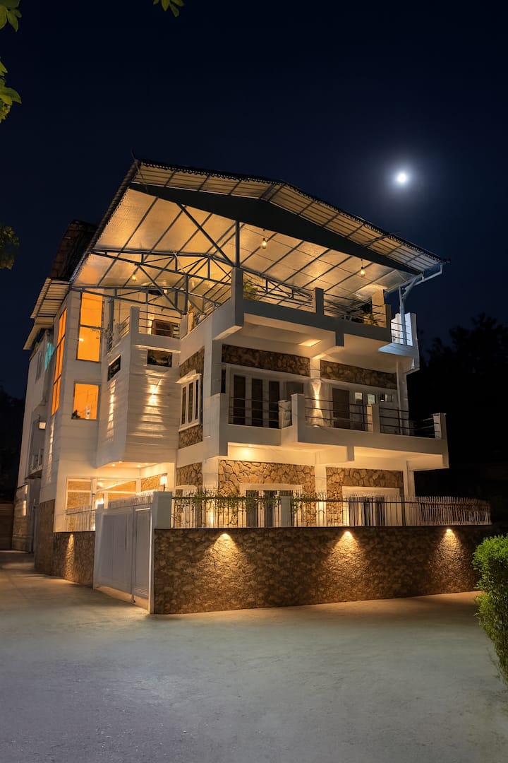 Grand 5bhk Luxury Villa | Hnh Stays | Mussoorie Rd - Dehradun
