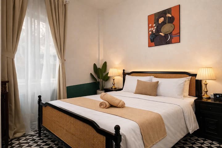 Indochine 3br W Kitchen & Street View Balcony - Hanoi