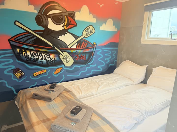 Double Bed & Private Bath At The Truck Inn - Islande