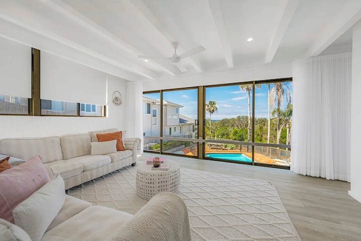 Lighthouse Beach Escape, Ocean Views & Pool - Lake Cathie