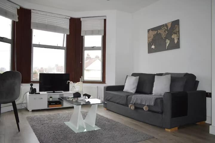 Spacious 1 Bedroom Apartment In Hornchurch - Romford