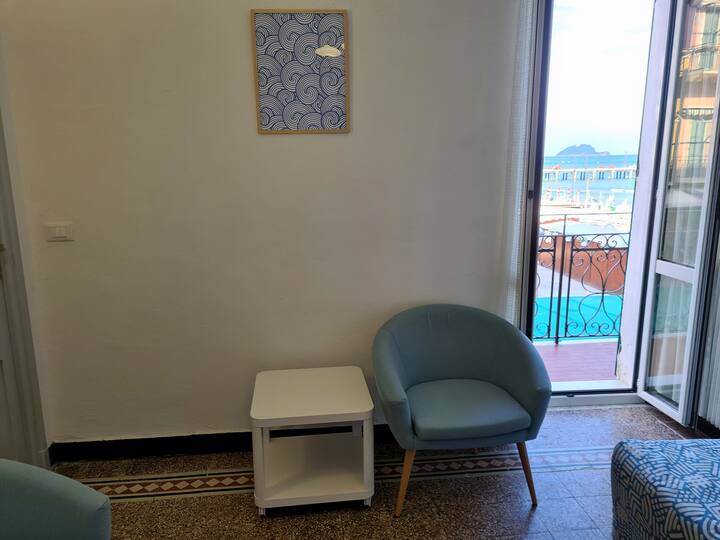 Ascoltando L'eco Delle Onde - Alassio