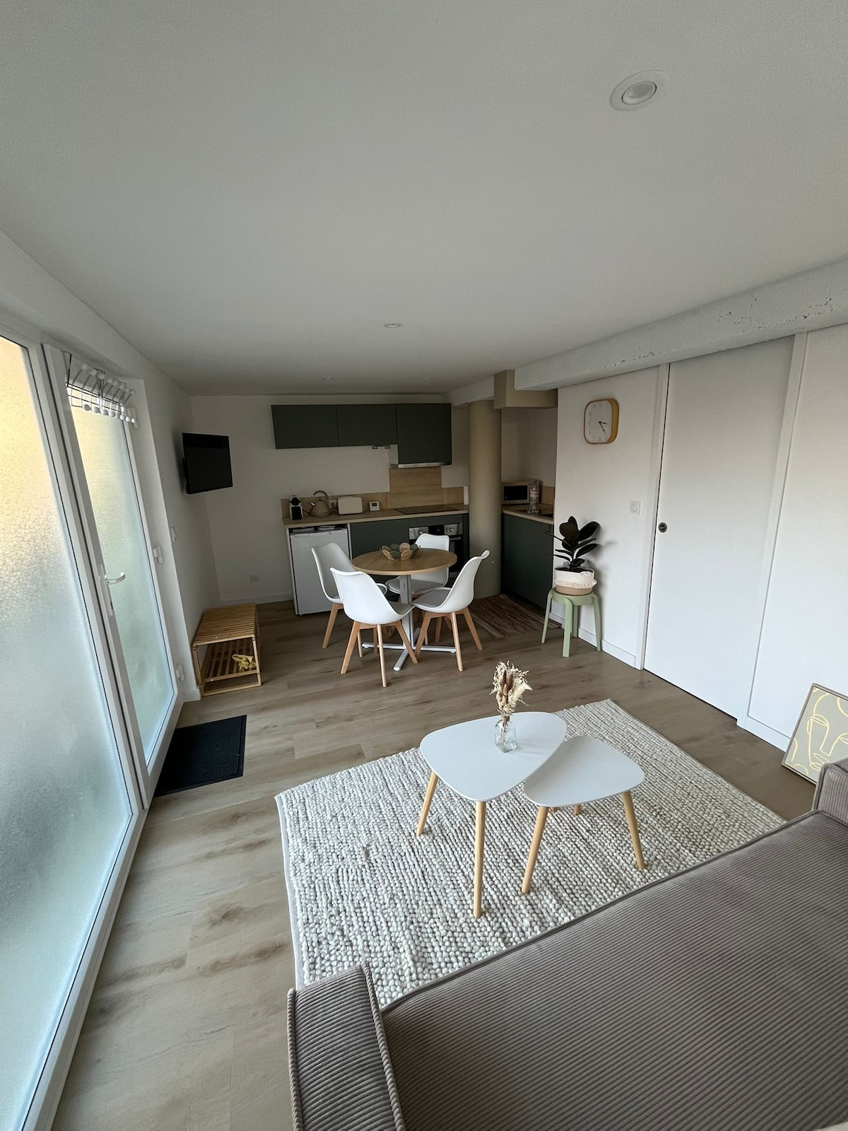 Charming 2-room furnished apartment – Near CERN/Geneva/Jura - Flats for ...