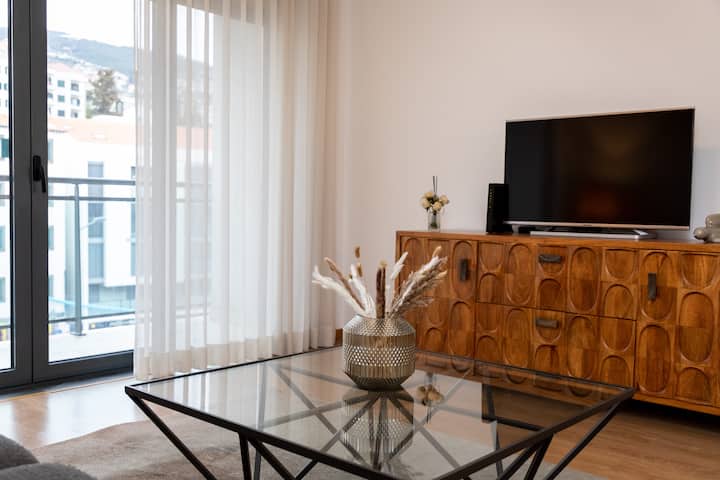 October 5th Collection By Rent-a-key - Funchal