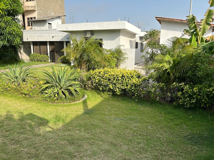 Villa Climatisée Avec Grand Jardin à Akpakpa Pk6 - Cotonou