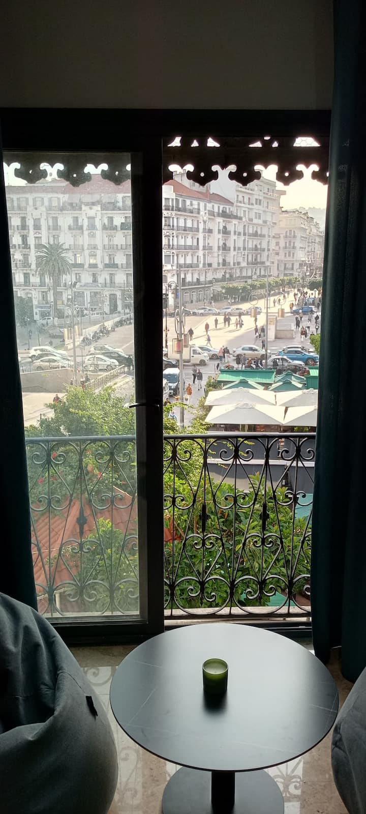 Au Pied De La Grande Poste - Algiers