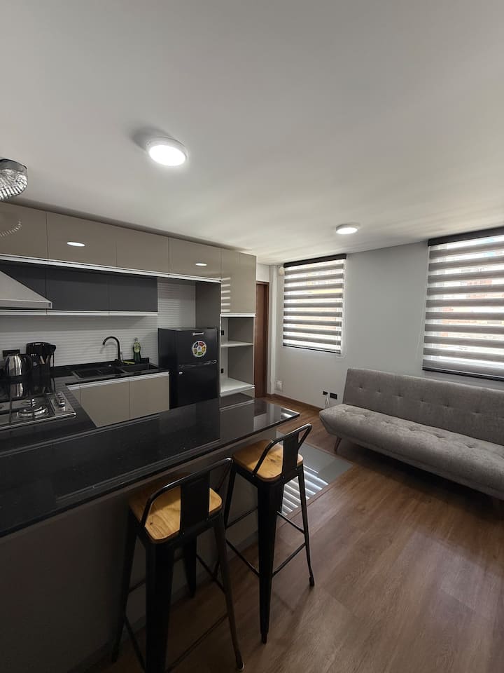 Cerca De Todo: Terminal, Casco Viejo Y Teleféricos - La Paz