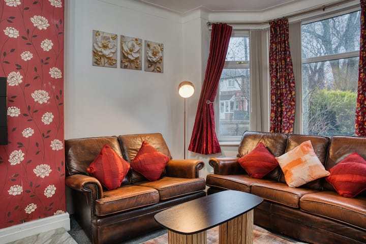 3 Bedrooms Sleeps 7 Free Parking - Bury