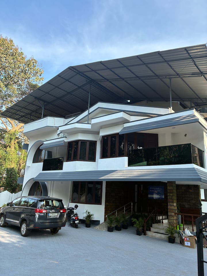 Spacious 4 Bhk Villa -  Ideal For Families - Mangaluru