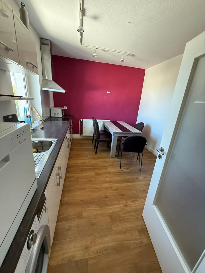 Monteurwohnung Bei Köln - Wlan, Parkplatz, Küche - Langenfeld