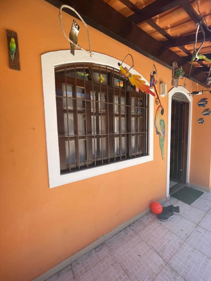 Casa Comp. Família, 2 Vagas, Ar, 2 Quadra Praia. - Caraguatatuba