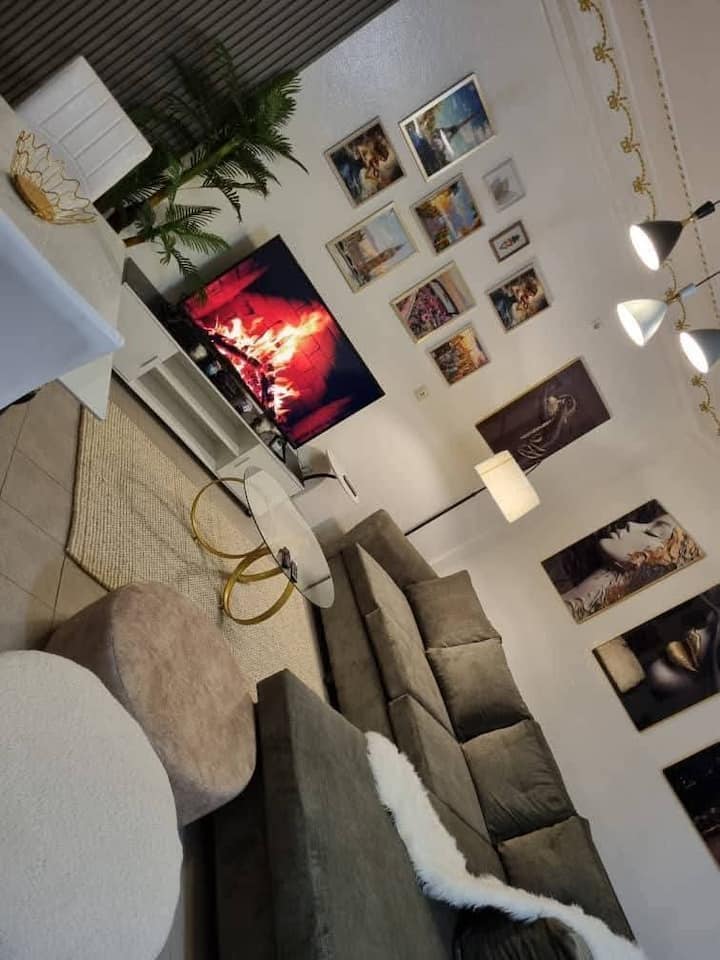 Grand Studio - Bordure Route - Centre Bonamoussadi - Douala